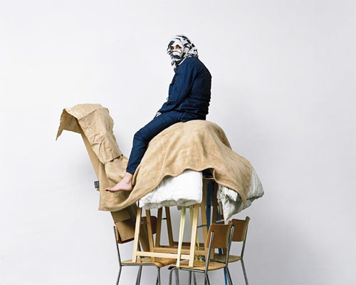 Camel Chair Installation - Chairblog.eu